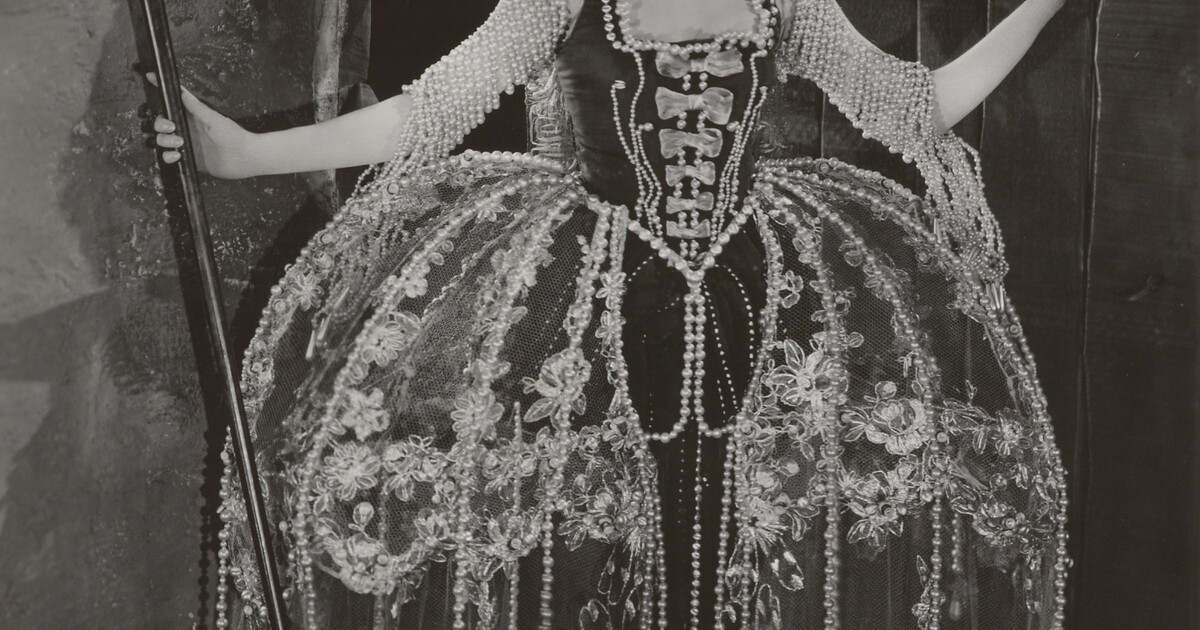 [Agnes Ayres in Cinderella sequence, "Forbidden Fruit"] | Amon Carter ...