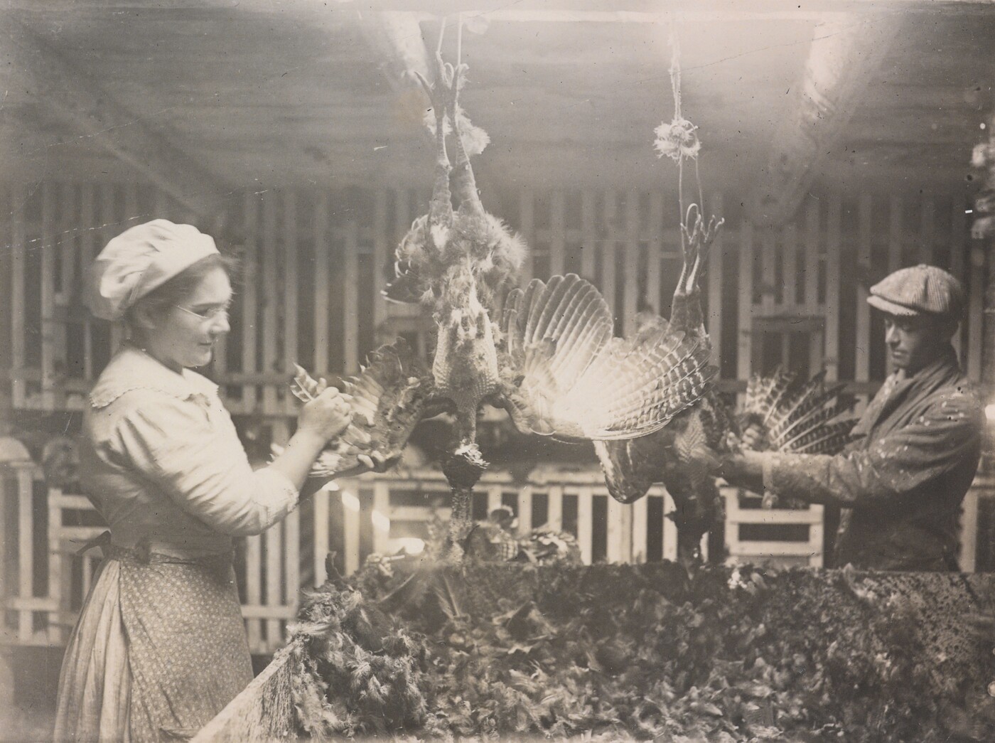 [Elizabeth Forster and man plucking turkeys] | Amon Carter Museum of ...